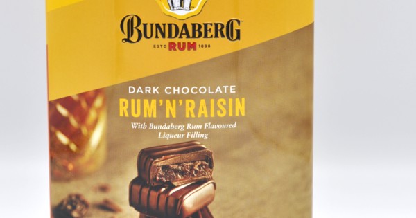 Chocolatier Liqueur Chocolate - Bundaberg™ Rum ’N’ Raisin Dark ...